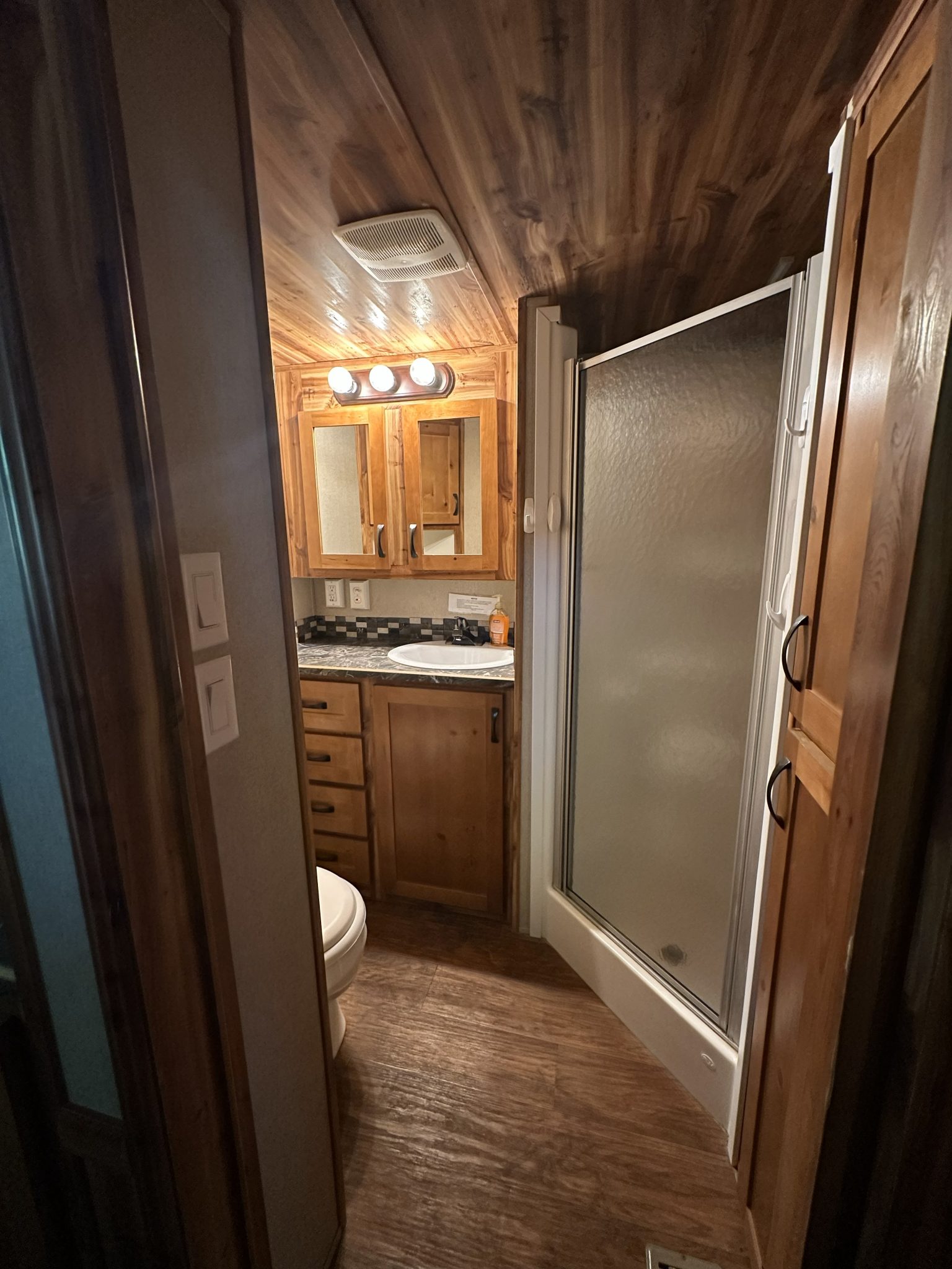 Rustic Timbers Door County | Deluxe Cabins